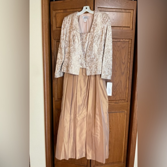 Edwards | Dresses | Beautiful Gold Mother Of Bride Gown Sz 2 Nwt | Poshmark